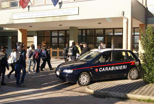 Spacciava droga ai compagni. Nei guai 15enne di Selargius | Cagliari ... Spacciava droga ai compagni. Nei guai 15enne di Selargius | Cagliari ...