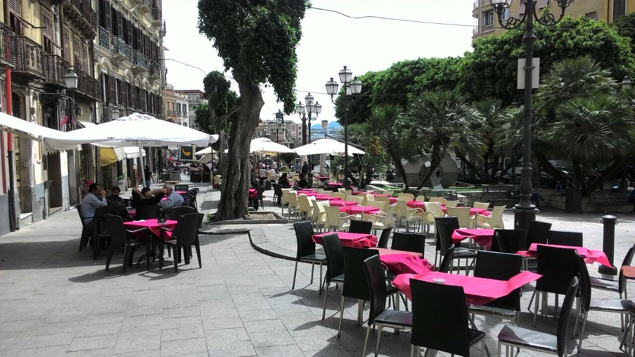 PIazza Yenne si rifà il look, rimossi i gazebo fra qualche malumore dei ...