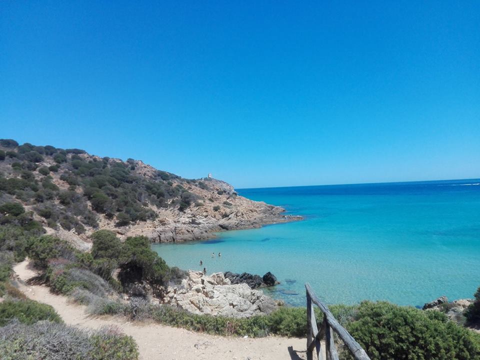 Chia, il mare più bello d'Italia del 2017: medaglia d'oro dalla Guida ...