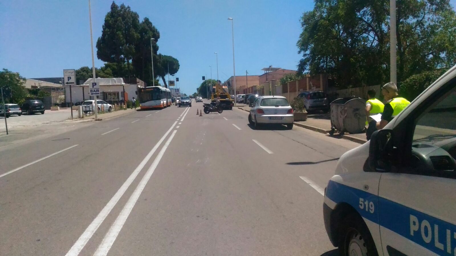 Viale Elmas: centauro 21enne perde il controllo della moto e cade ...