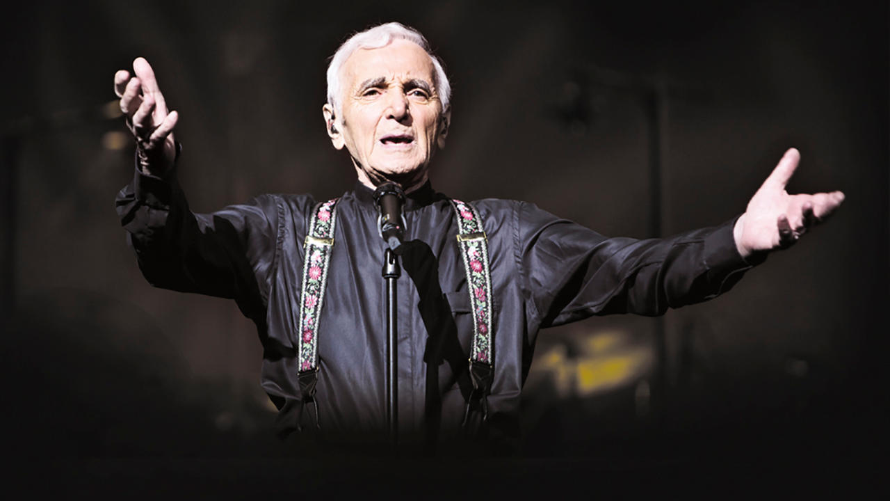Charles Aznavour al Forte Arena di Santa Margherita. Novantatré anni e ...