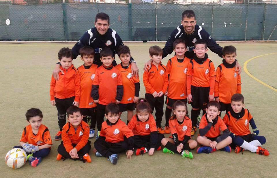 Difensore ... e allenatore: l'ex Torres Pierluigi Porcu coltiva a ...