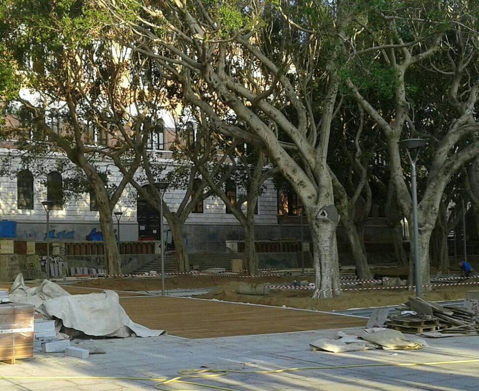 Cagliari, ci siamo quasi: sistemata la pavimentazione di legno, piazza ...