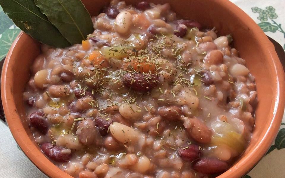 La ricetta Vistanet di oggi: zuppa di cozze in rosso alla sarda, un ...