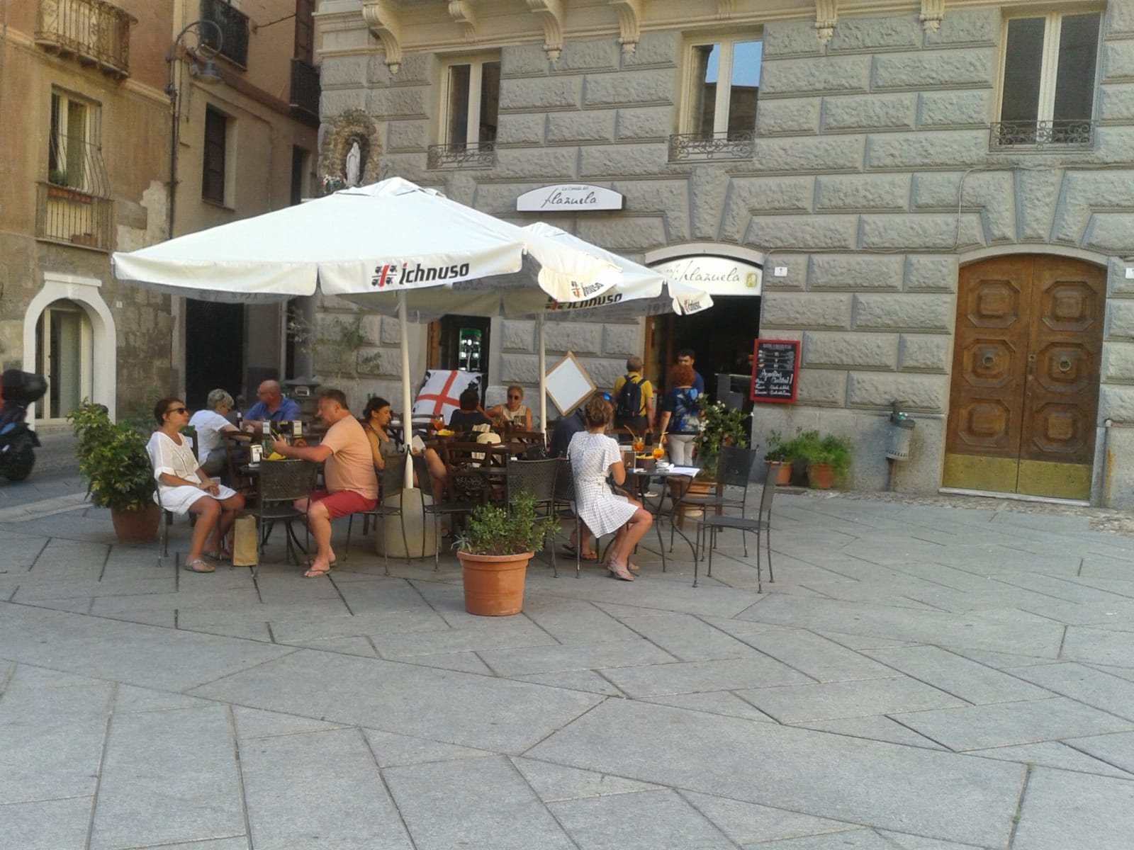 Castello, ztl e ascensori guasti uccidono il commercio. Turisti unica ...