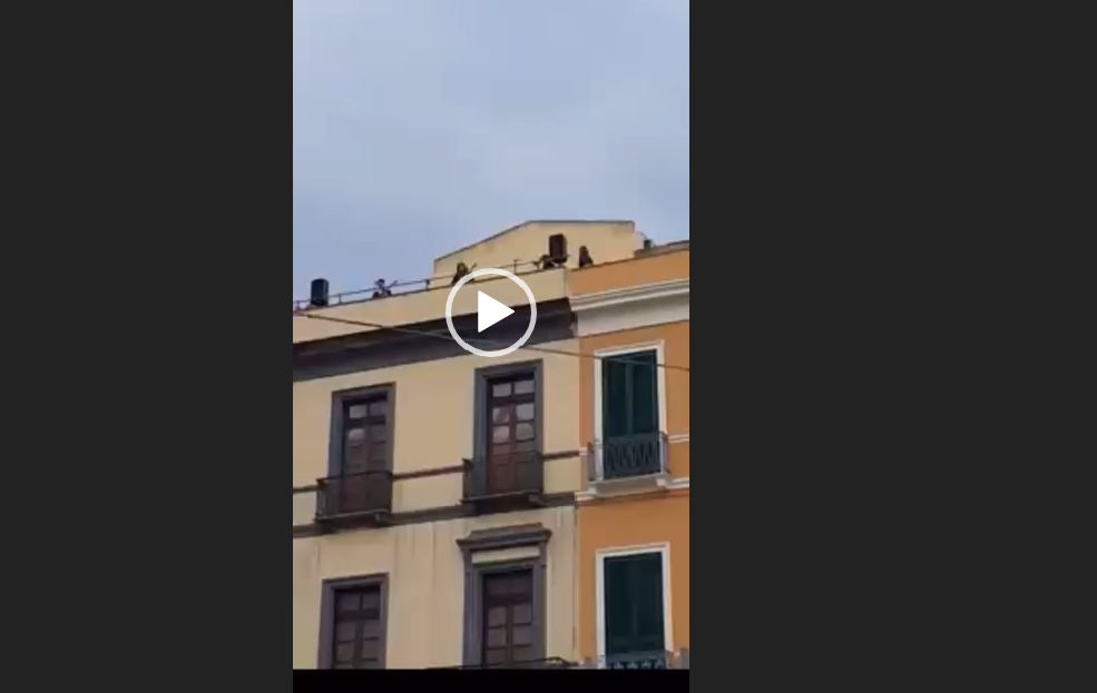 (VIDEO) Cagliari come Londra: da un terrazzo di piazza Yenne cantano i ...