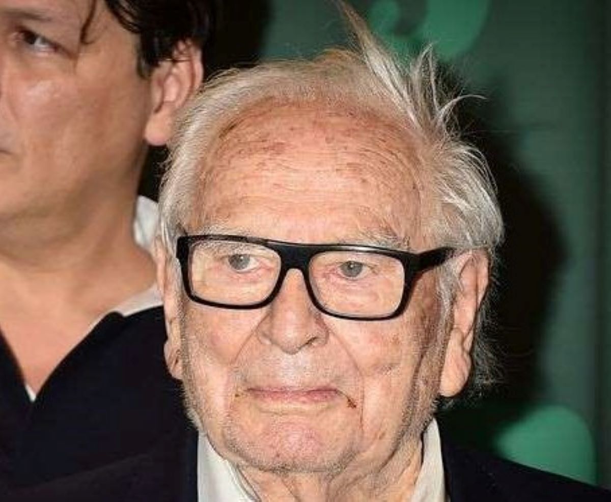 Pierre Cardin, addio al pioniere della moda: ha vestito i Beatles