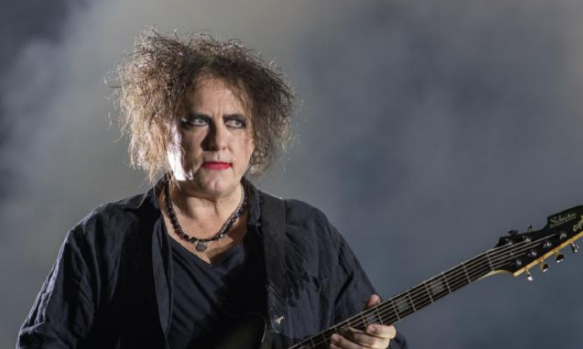 Robert Smith festeggiò 50 anni in Sardegna | Cagliari - Vistanet