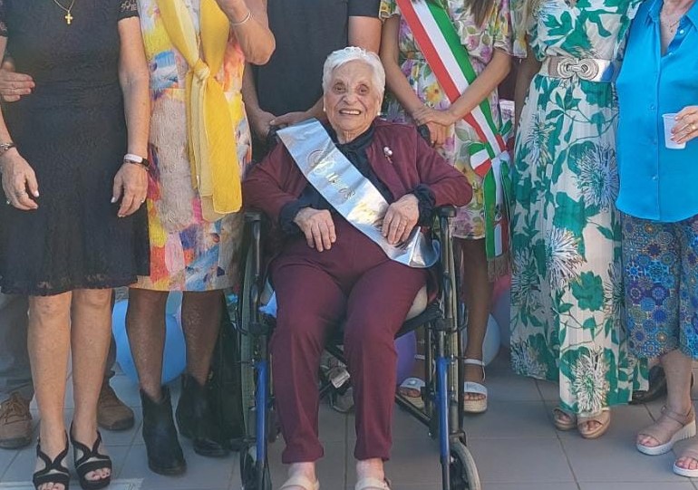 I 100 anni di Maria Cuccu, sarta di Gucci | Cagliari - Vistanet