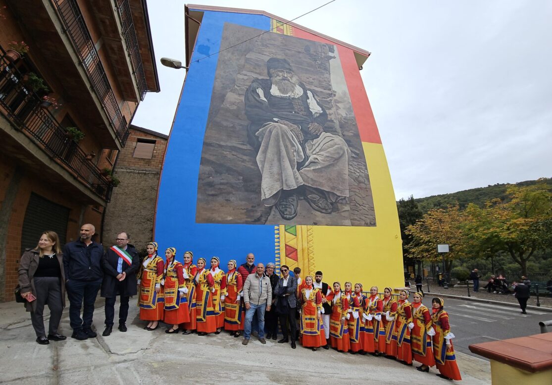 Desulo, inaugurato il murale d Pina Monne | Cagliari - Vistanet
