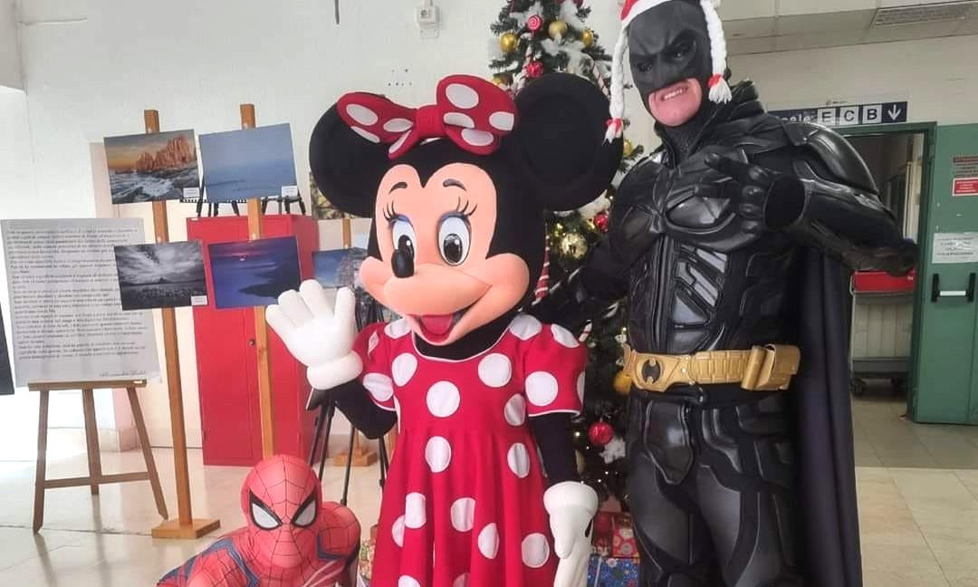 Batman, Minnie e Spiderman al Microcitemico| Cagliari - Vistanet