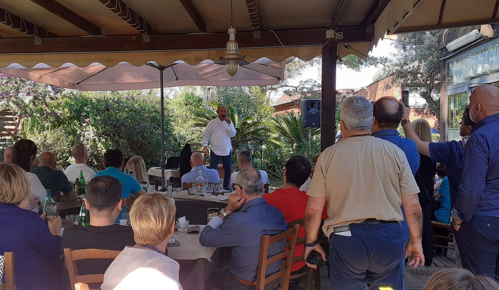 Benito Urgu fa un piccolo spettacolo a Roma | Cagliari - Vistanet