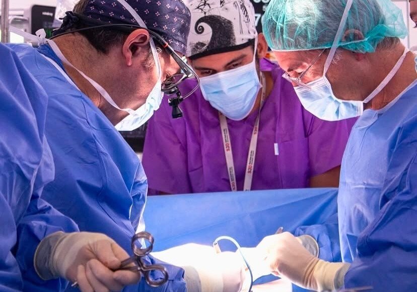 Doppio intervento pionieristico in Spagna guidato dal chirurgo Stefano ...