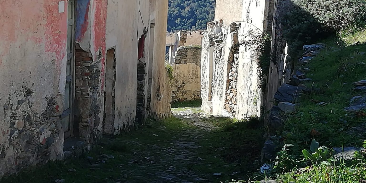 (FOTO e VIDEO) Ogliastra, il fascino di Gairo Vecchio: la “ghost town ...
