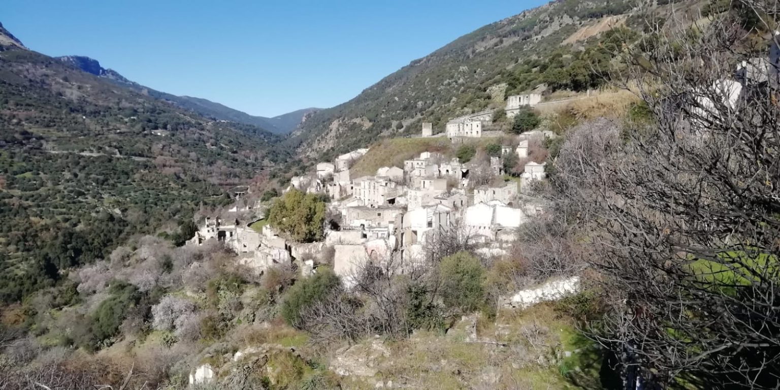 (FOTO e VIDEO) Ogliastra, il fascino di Gairo Vecchio: la “ghost town ...