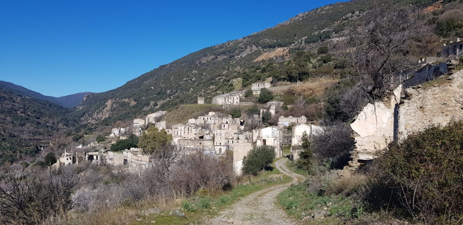 (FOTO e VIDEO) Ogliastra, il fascino di Gairo Vecchio: la “ghost town ...