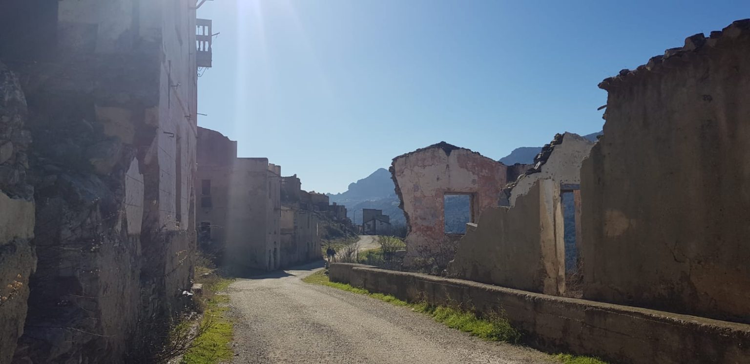 (FOTO e VIDEO) Ogliastra, il fascino di Gairo Vecchio: la “ghost town ...