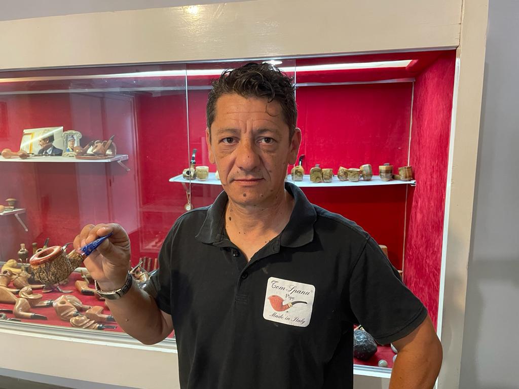 Storia di Massimiliano Spanu, re delle pipe | Ogliastra - Vistanet