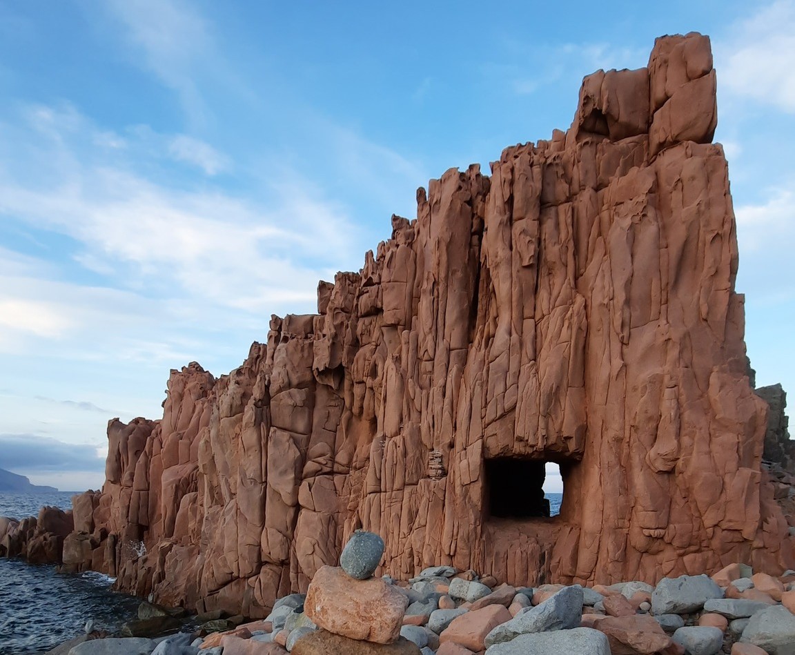 La Dea Madre su sabbia di Nicola Urru | Ogliastra - Vistanet