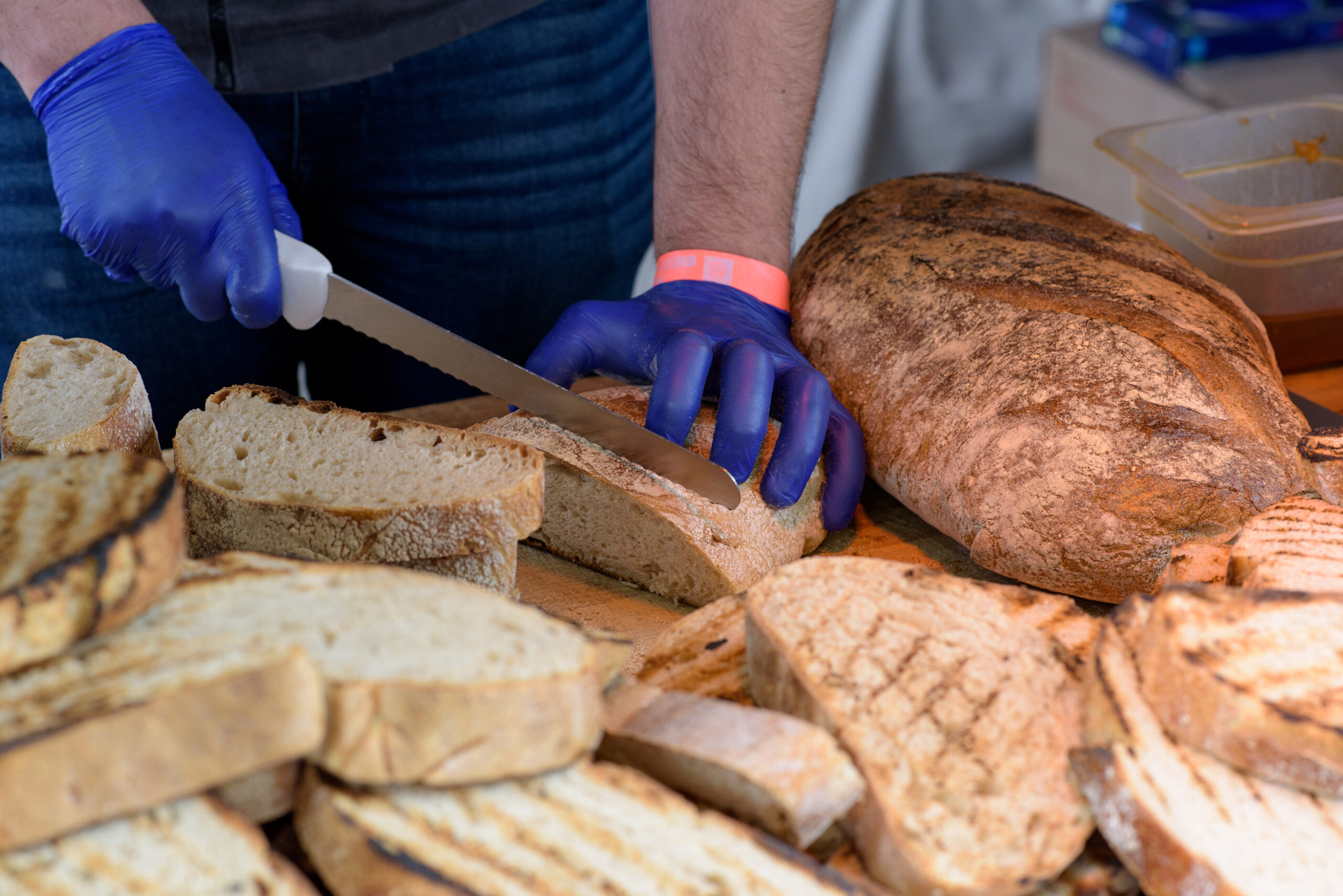 Il pane sardo senza lievito cotto nella cenere: sapete come si chiama ...
