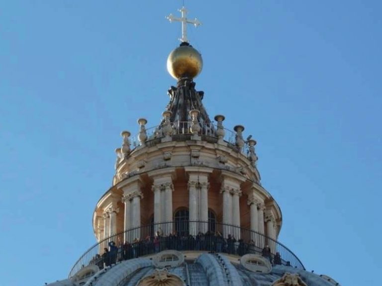 Che cosa c'è dentro la palla sacra della cupola di San Pietro?