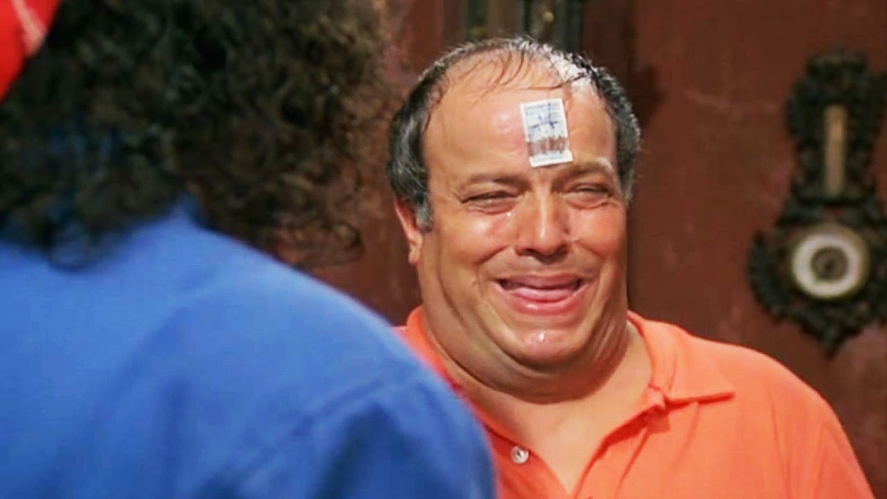 Durante l'estate del 1975 i registi Pingitore e Castellacci lo notano