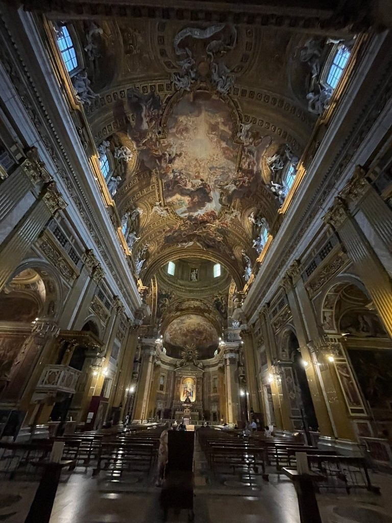 L'incredibile macchinario barocco nella Chiesa del Gesù