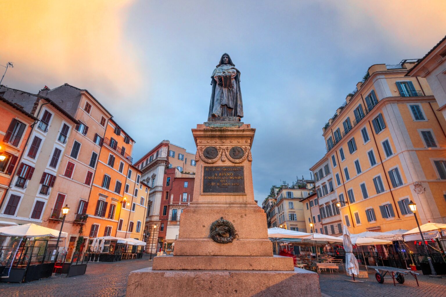 La storia di Giordano Bruno e la statua romana