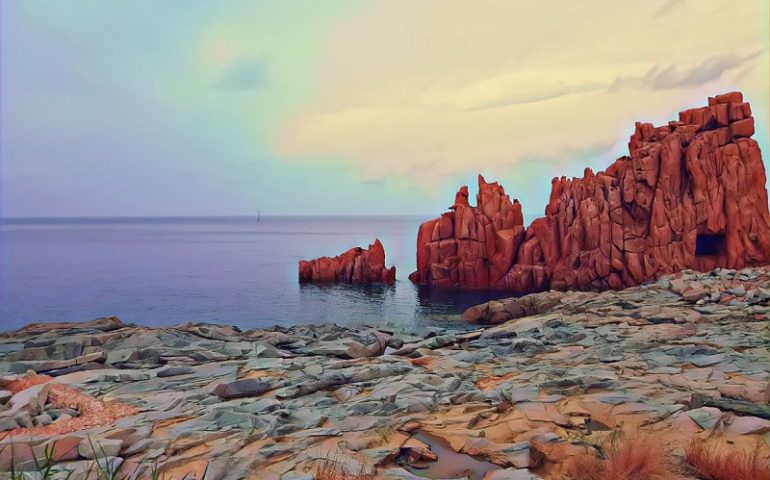Le foto dei lettori. Luci magiche avvolgono le Rocce Rosse | Vistanet